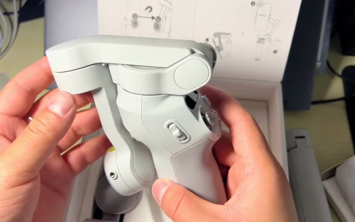 20_新款大疆手持云台:Osmo Mobile SE 手持云台 细节开箱测评 #大疆 ...