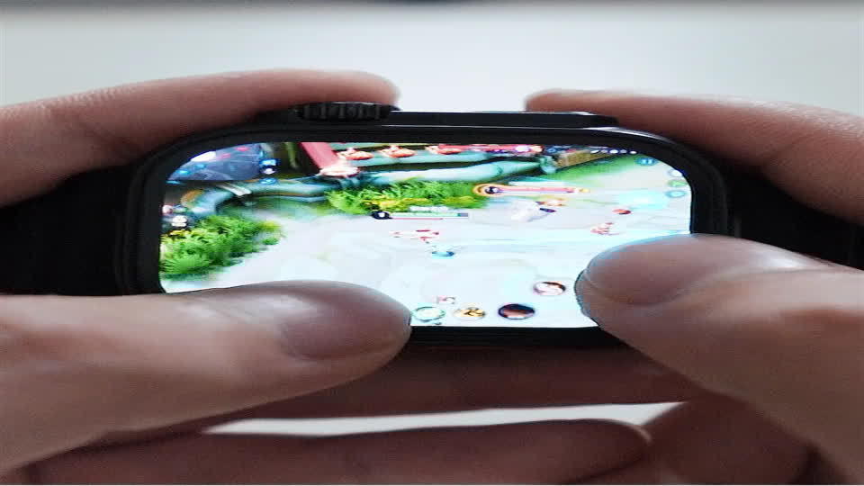 我花498买到个可以真正打游戏的“智能手表”!评测