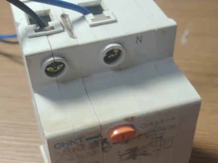 怎么用指针万用表测量电压