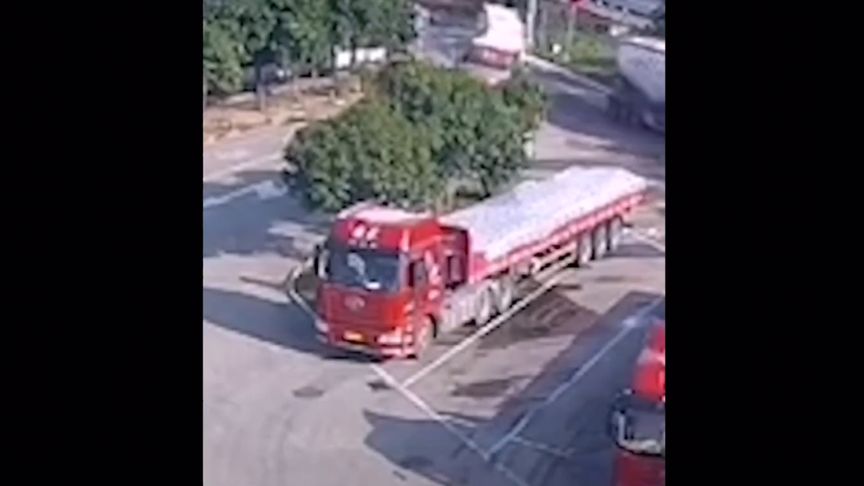 水泥搅拌车事故警示