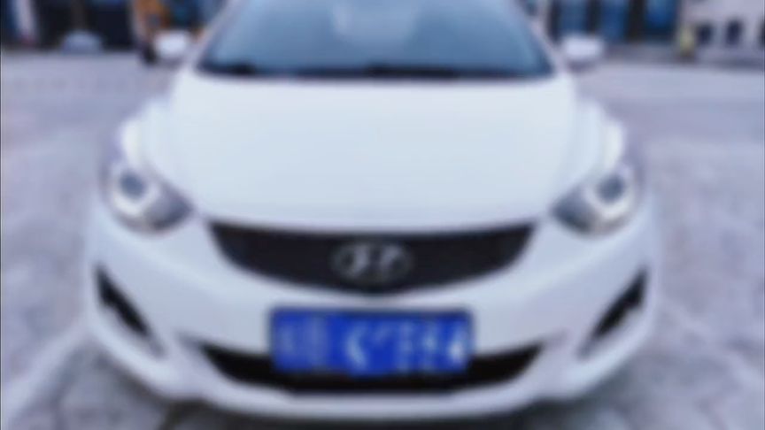 16年8月上牌现代朗动,1.6L自动挡,6AT变速箱,百公油耗6L超省油