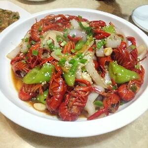 焕辰茜 