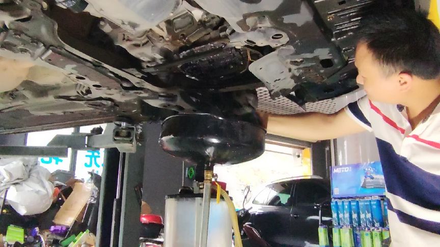 卡罗拉手动更换波箱油,不会换的师傅赶紧看过来