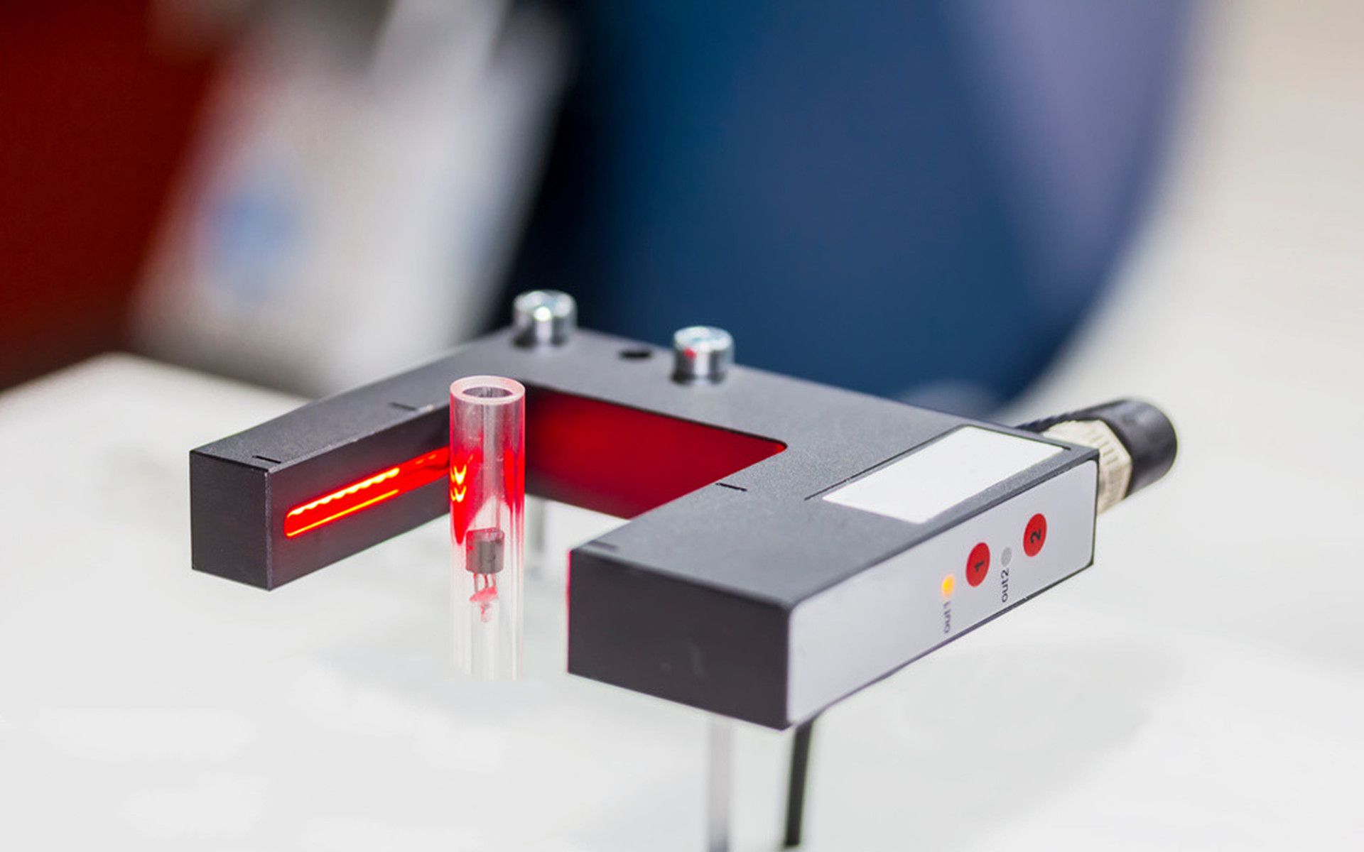 限定反射型光电传感器与普通反射型有何区别?又该如何应用呢