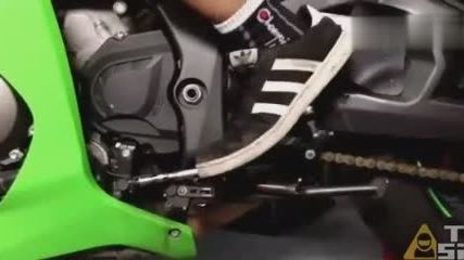 大排量摩托不用离合器换挡没影响的!