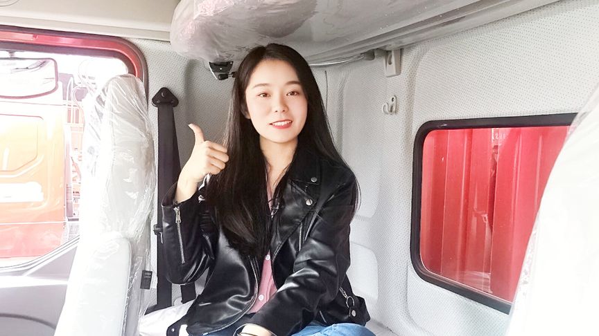 柳汽乘龙6米8高配版载货车带驻车空调,豪华版还可选后气囊减震