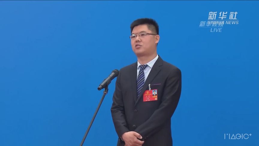 来看看全国人大代表李君口中的小山村