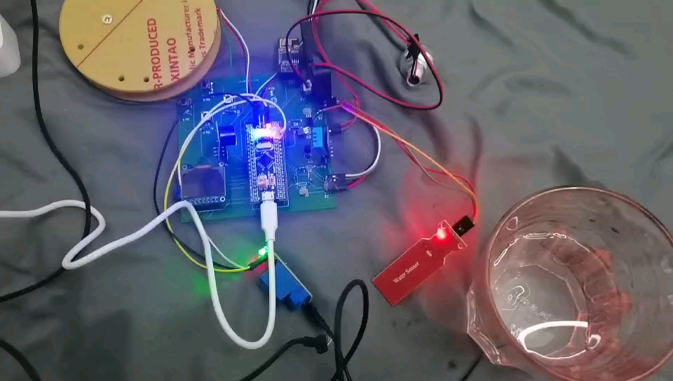 基于STM32的智能宠物看护系统.实时检测宠物,环境温度,湿度,光照强度...