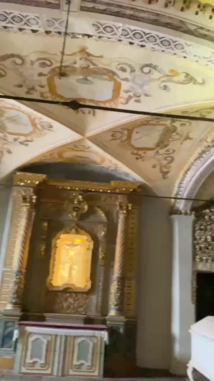 ...风格建筑中头骨与肢骨呈几何排列。 文化定位:联合国教科文组织世界...