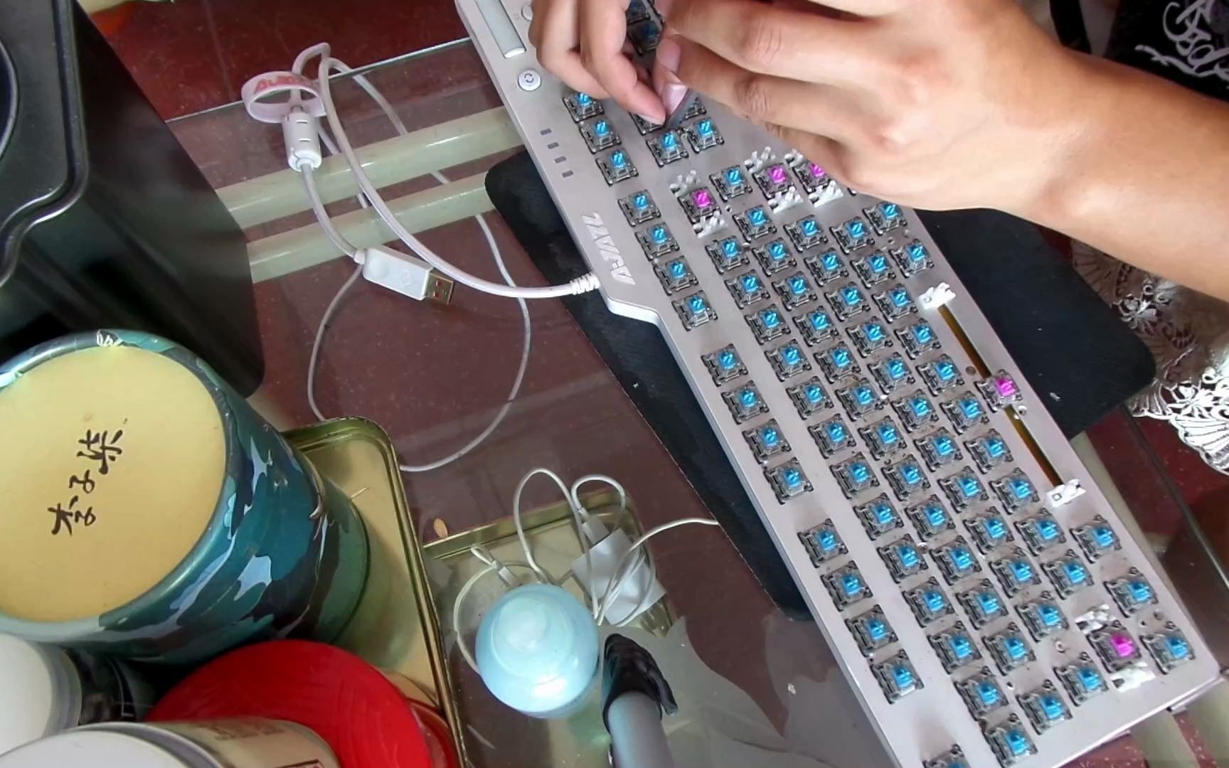 用了三年的黑爵AK35I机械键盘按键失灵,拆轴修复过程