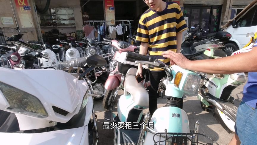 2个大学生初入社会差点被坑,300元租一台电动车,还不如打车