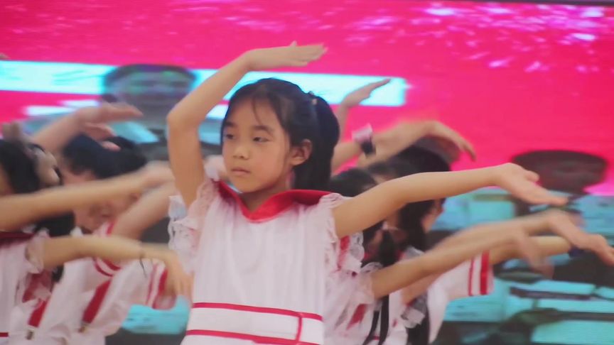 小学生合唱表演,生长吧,庆祝儿童节快乐!