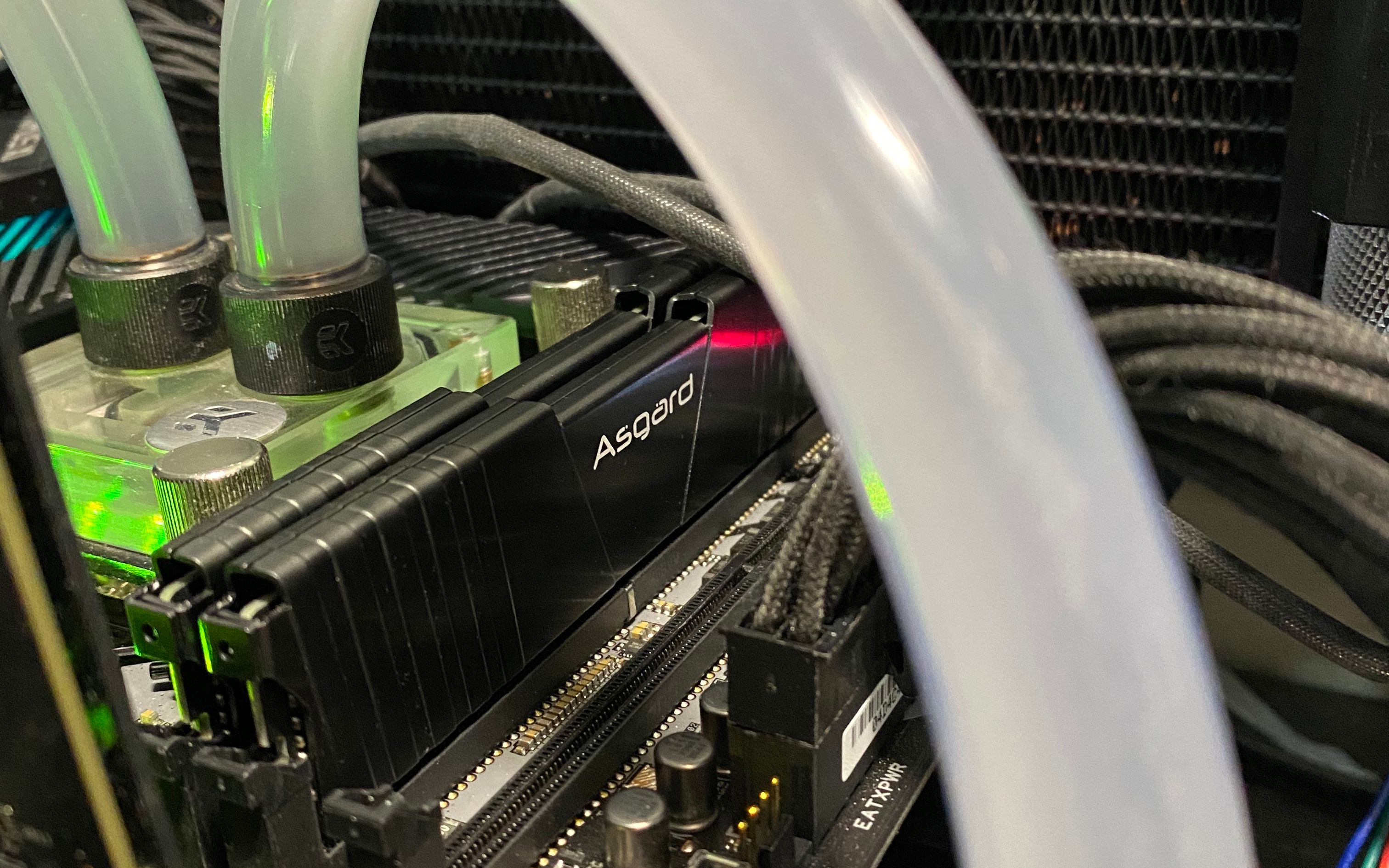神马?!2666?32G?单根?4000 memtest?!还只要599?!