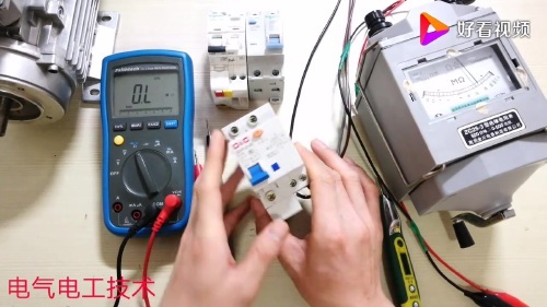 家里经常漏电跳闸,找不出原因怎么办?是这里的故障,小毛病而已