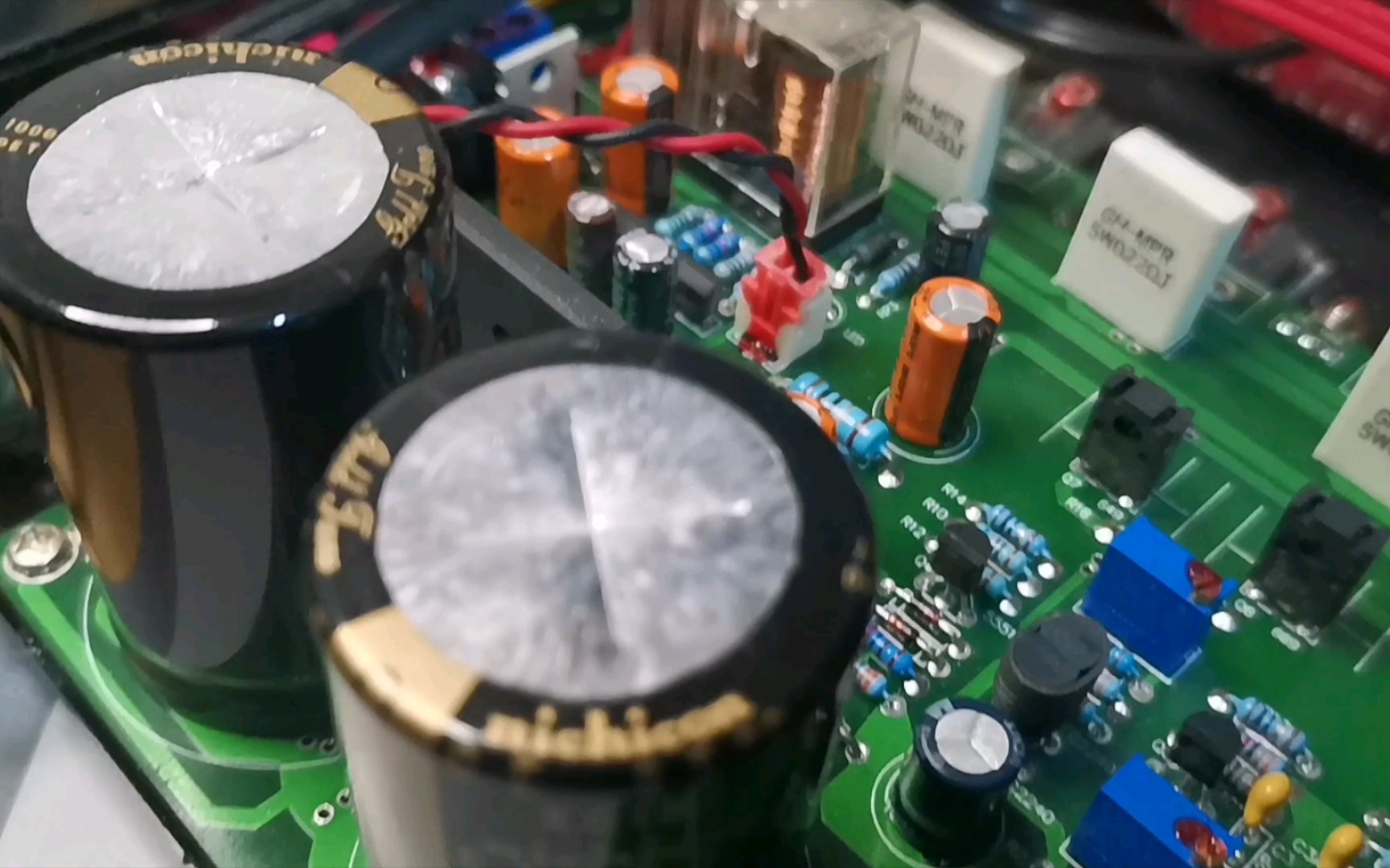 功放有问题,自己动手修复电位器。既动手学习又省钱有意义。