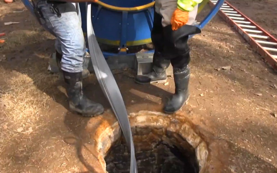 什么是非开挖机械制螺旋缠绕管道修复设备