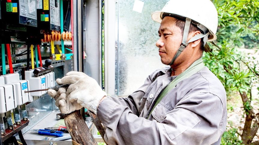 老电工揭秘:选择接触器及热继电器的口诀,学会了你也能设计电路