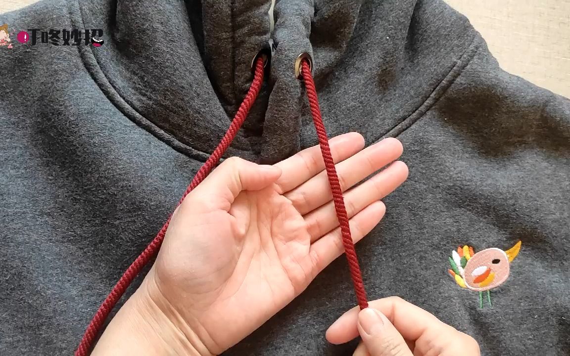 今年超火的4种卫衣帽绳新系法,个性时尚养眼,方法简单一看就会