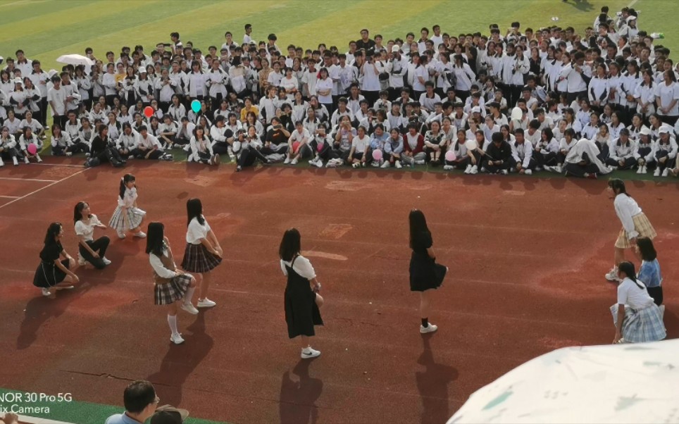 本校本班美女运动会开幕式热舞(有舞蹈区内味了)