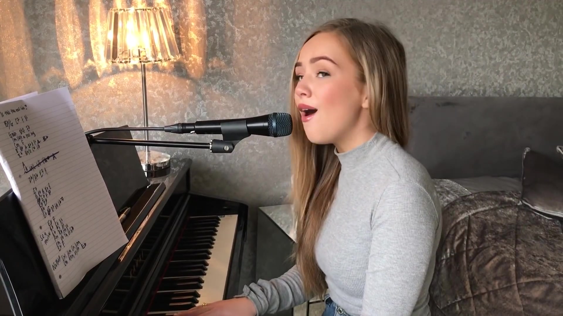 《波西米亚狂想曲》Bohemian Rhapsody - Connie Talbot钢琴弹唱赏析