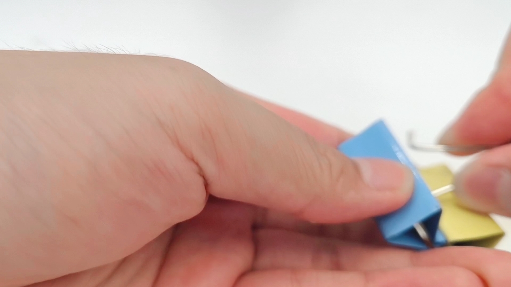 两个燕尾夹做手机支架