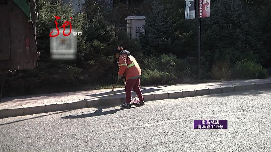 环卫仨月工资没发 城管局出面解释