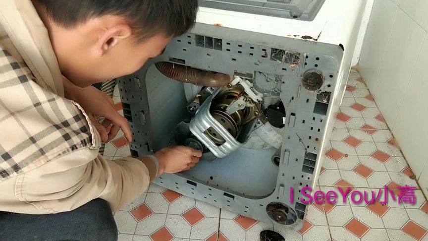 洗衣机不能正常脱水,小伙几经周折找到了这个问题