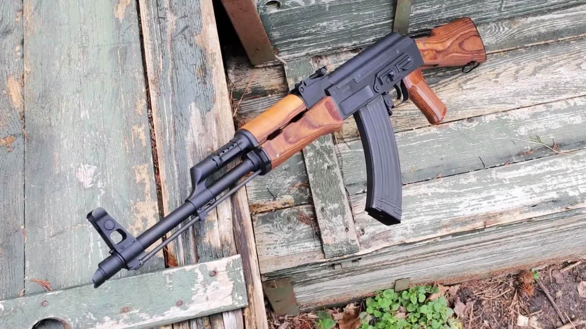 AKM突击步枪,简单抗造、性能可靠,户外靶场射击测试