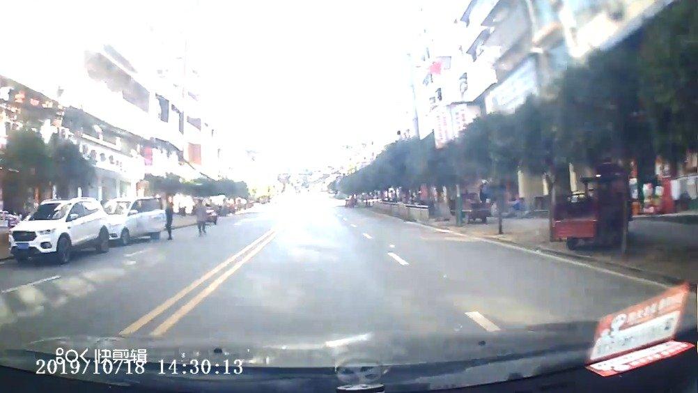 ...宣汉县双河镇发生一起两车相撞事故,所幸没有人员受伤。经查,川...