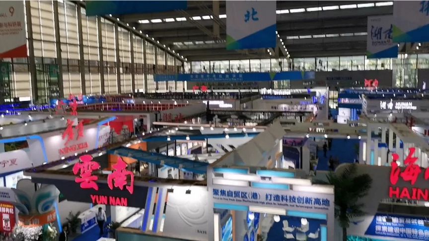 今天去会展中心,看见城市监控人脸识别管理系统高科技