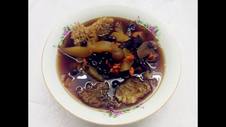 冰糖雪梨银耳汤,清热止咳滋阴润肺,又甜又好喝