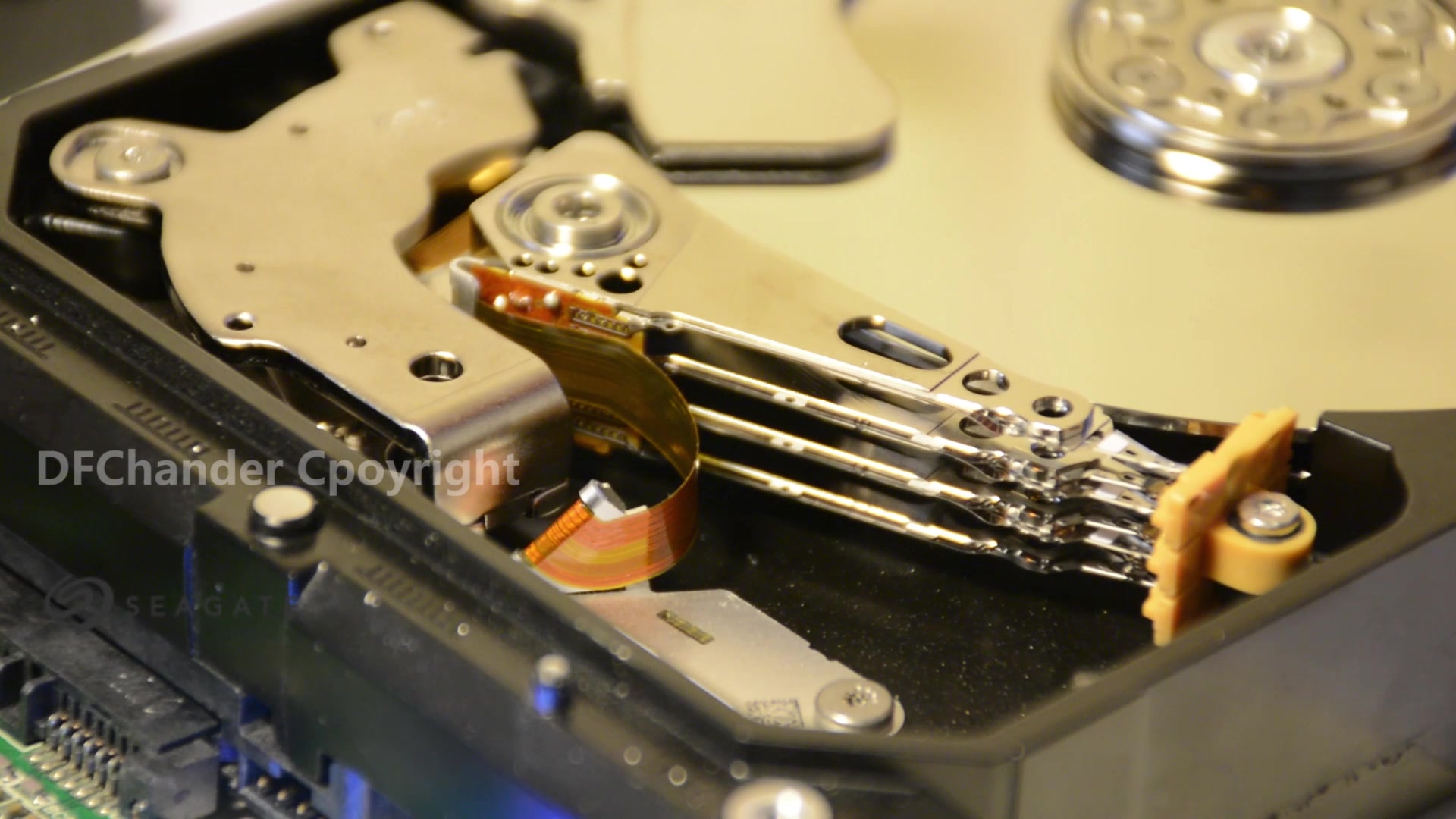 【拆盘】机械硬盘硬盘内部