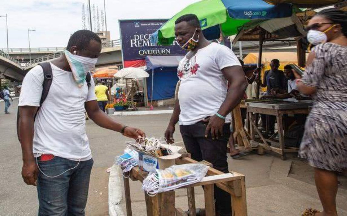 加纳出现新冠肺炎超级传播者和英国首相没带口罩到公园