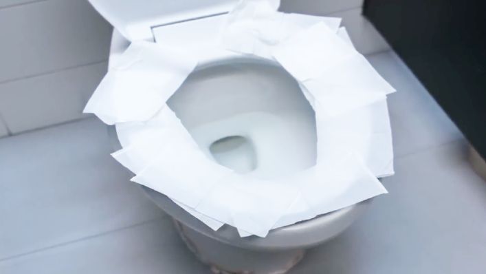 卫生纸真能压住马桶水花吗？实验告诉你答案，解锁蹲马桶新姿势！