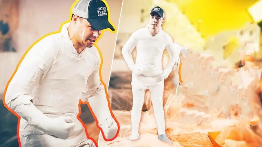 老外全身打石膏体验全身骨折,网友:太.