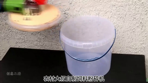 农村自制饲料粉碎机,效果非常好,速度也非常快