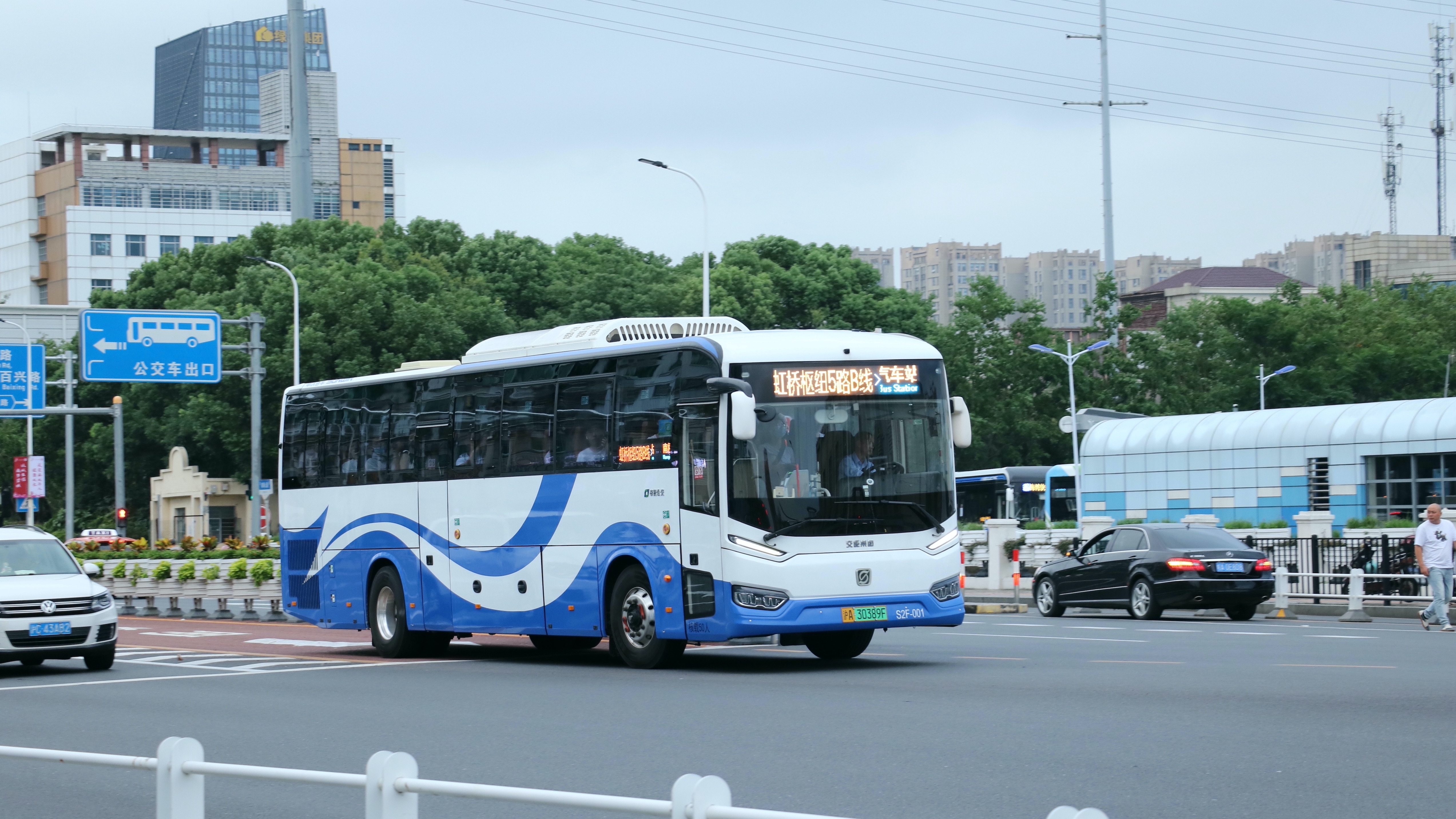 ...上海公交 虹桥枢纽5路B线 虹桥西交通中心→南桥汽车站 全程前挡...