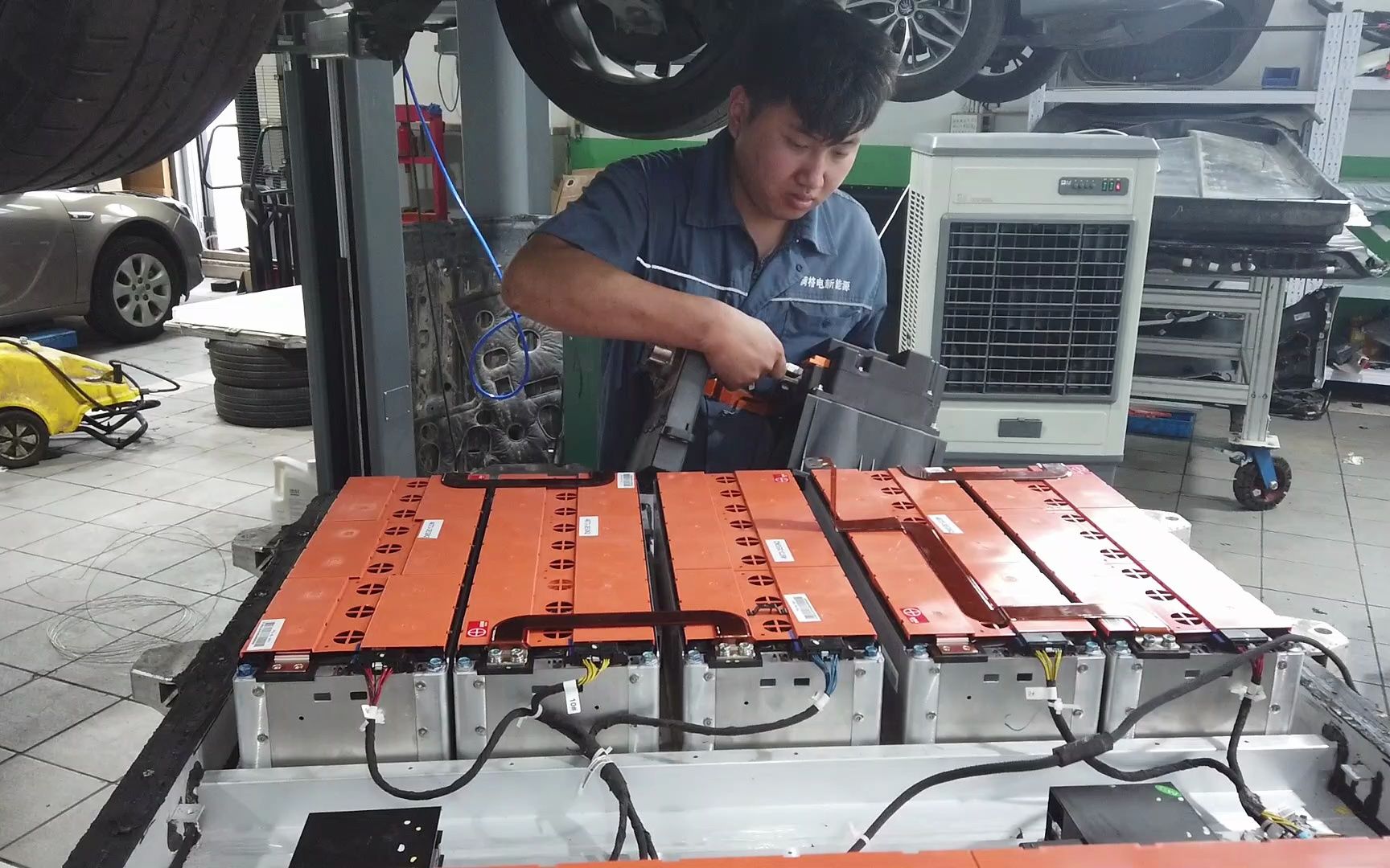 比亚迪BYD秦电池包,手把手教你安装—新能源汽车维修