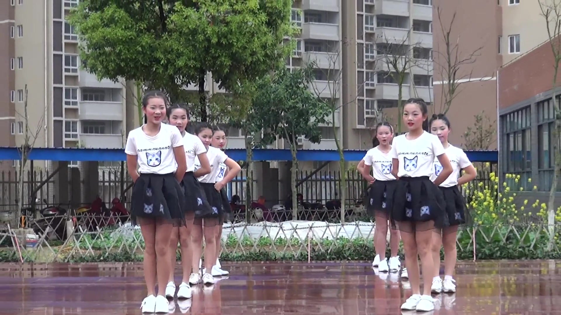 淋雨一直走 六年级学生表演