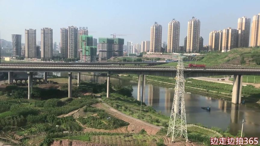 从四川成都坐火车到贵州贵阳途径重庆,看看沿途城市建设怎么样