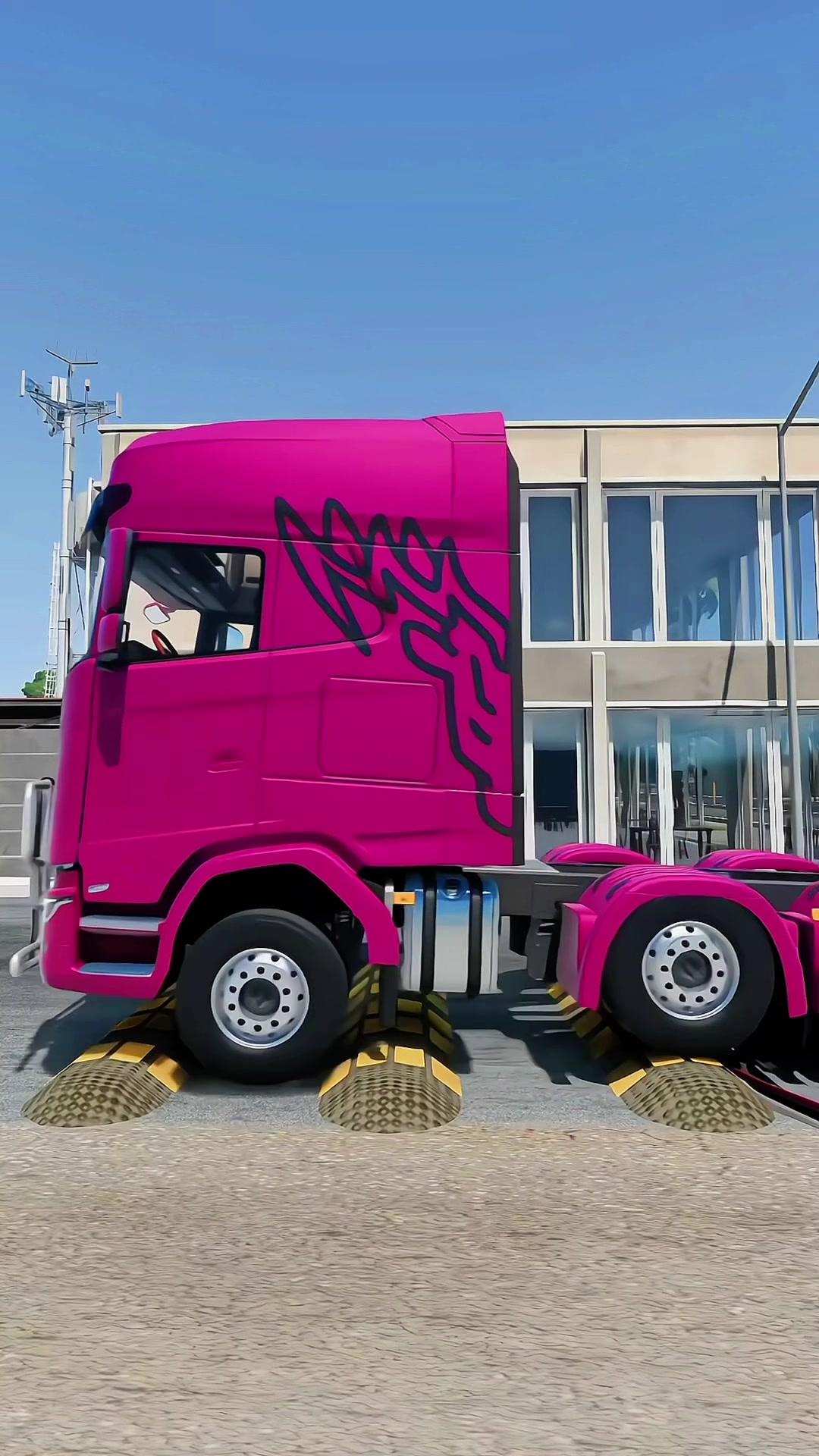 汽车大闯关 紫色的八轮驱动大卡车来参加减速带关卡 #卡车 #汽车快乐...