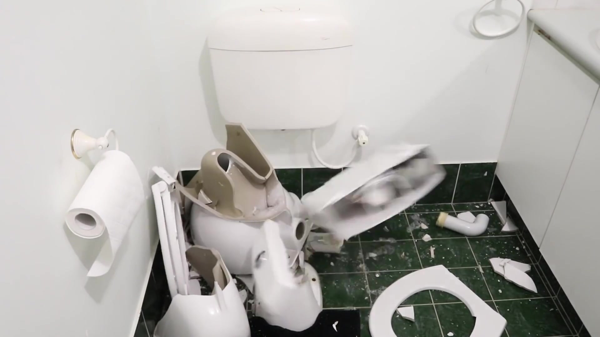 【鸡蛋狂魔】怎么修好漏水马桶(二)