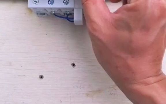 零基础电工知识分享 三相四线有功电能表直接式接线方法