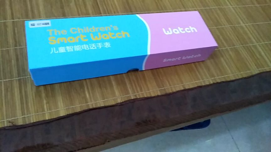 捡到了一个儿童电话手表。