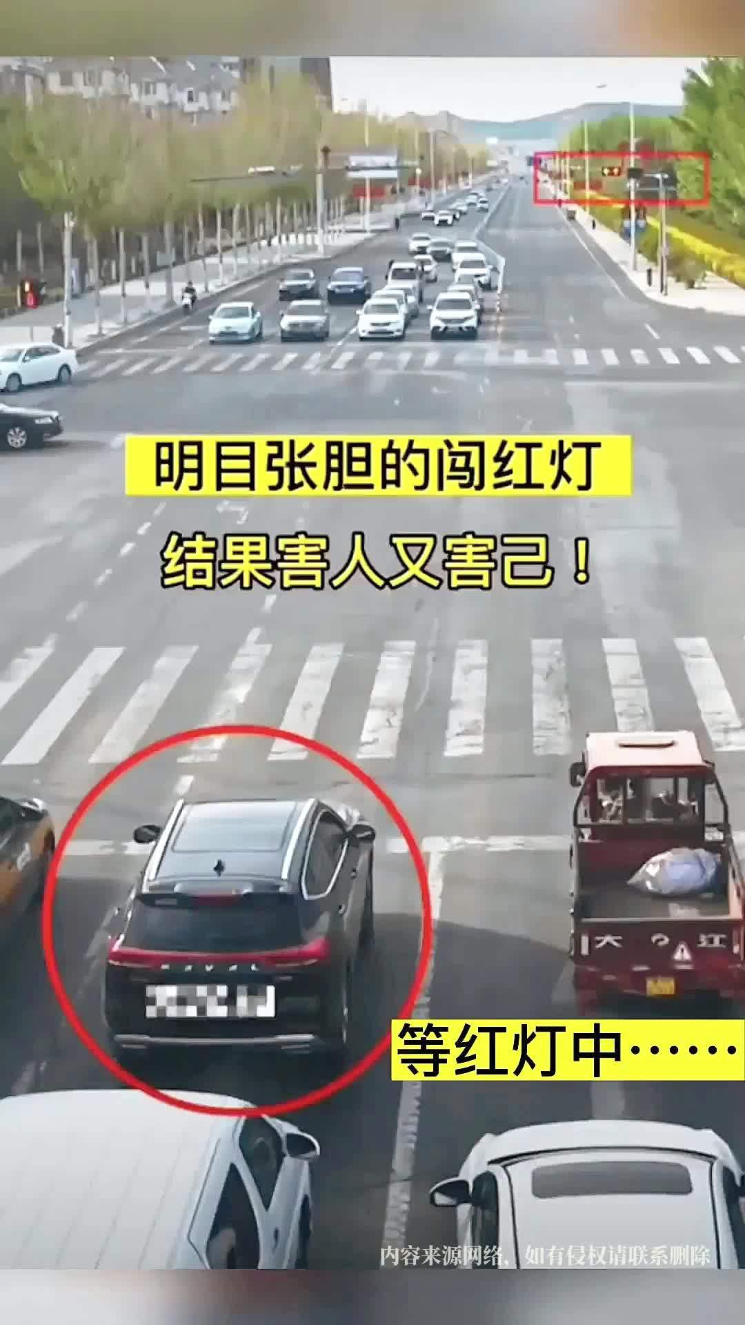 闯红灯的严重后果,短短3秒的侥幸让他在ICU住了半个月