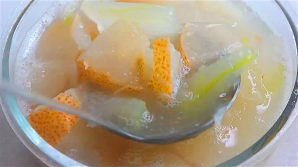 冰糖雪梨正确做法,清热化痰,做法很简单,大人孩子都爱喝!