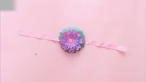 这样做鲜花绑带真是太漂亮了,还可以戴在手腕上,和我一起做吧!