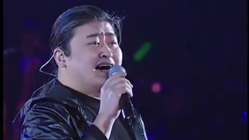 重回2004年!刘欢演唱会霸气演唱经典《好汉歌》,满满的回忆