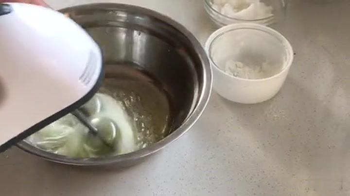教你在家做蛋糕,做法原来这么简单,蓬松香甜,大人小孩都爱吃