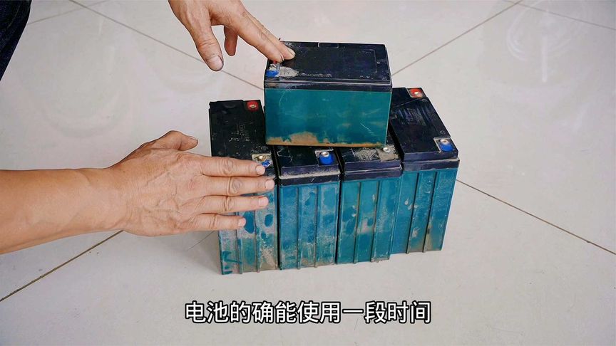 电瓶到底能不能加水延长使用?修车师傅闭口不谈的秘密在这里